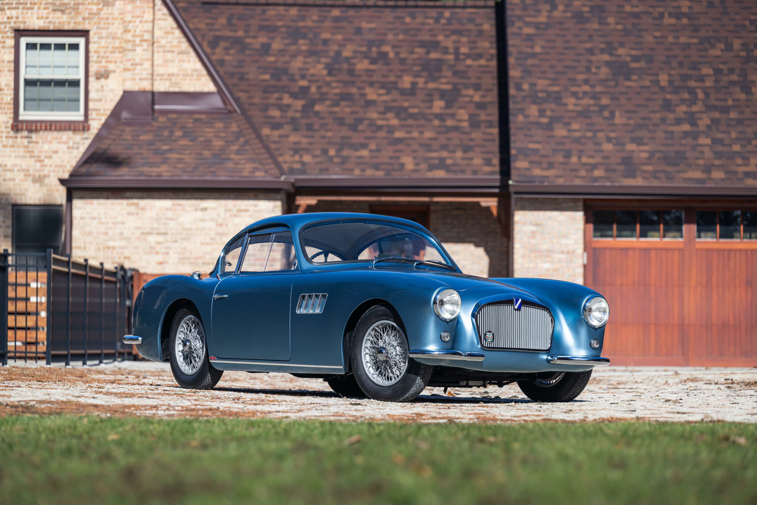 Vintage Cars Collector - Your Portal to Classic Automotive Elegance