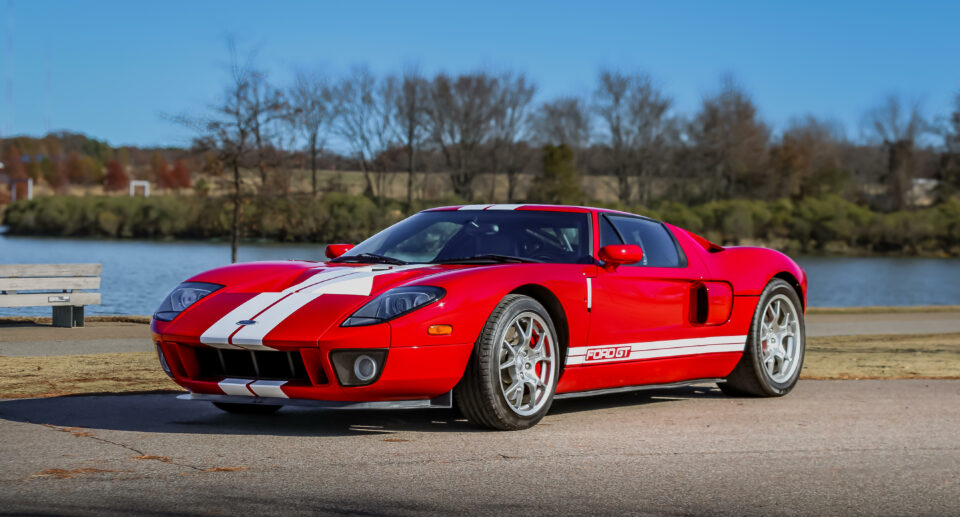 2006 Ford GT - Vintage Cars Collector